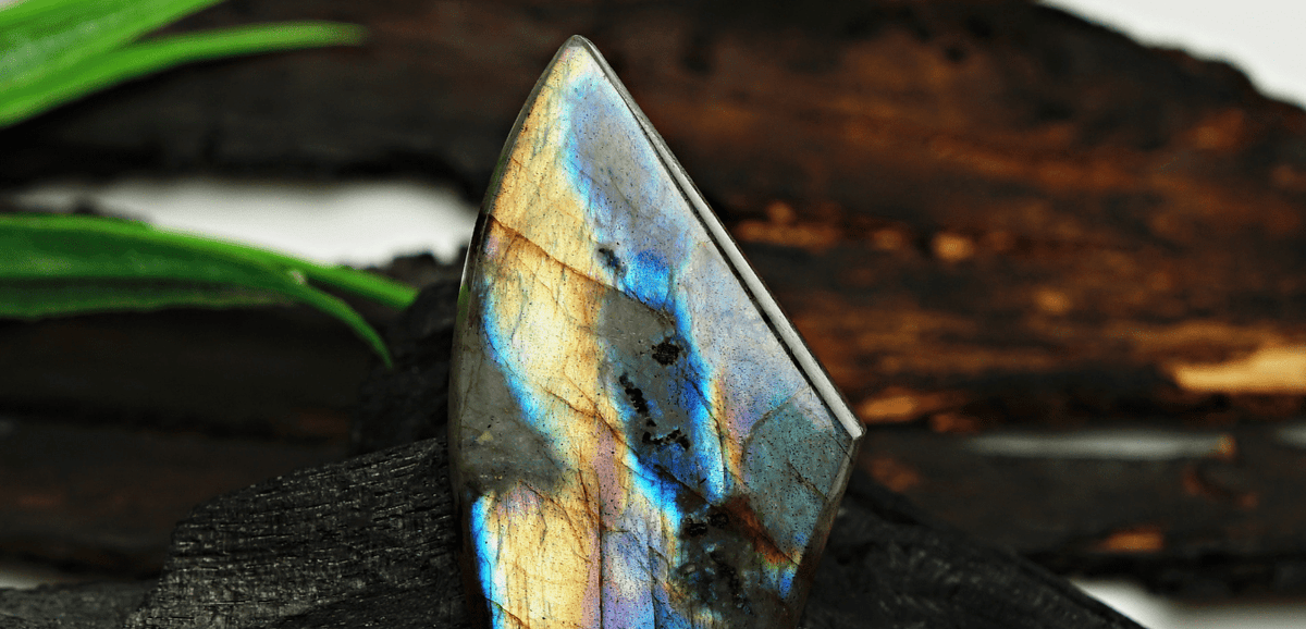 Quelles sont les Pierres à Associer avec la Labradorite ...
